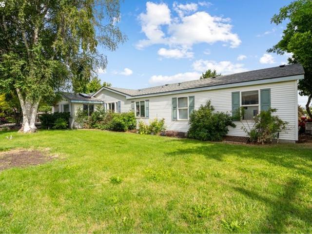 28473 Southshore Dr, Umatilla, OR 97882