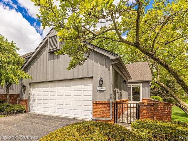 28490 Venice Cir, Farmington Hills, MI 48334