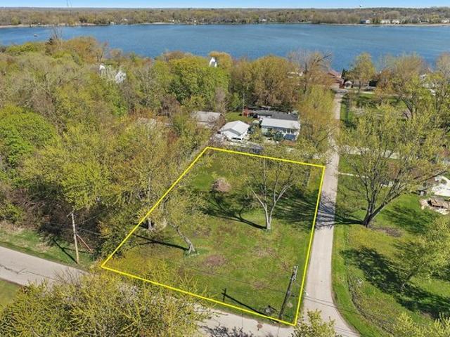 28490 W Main St, Wauconda, IL 60084