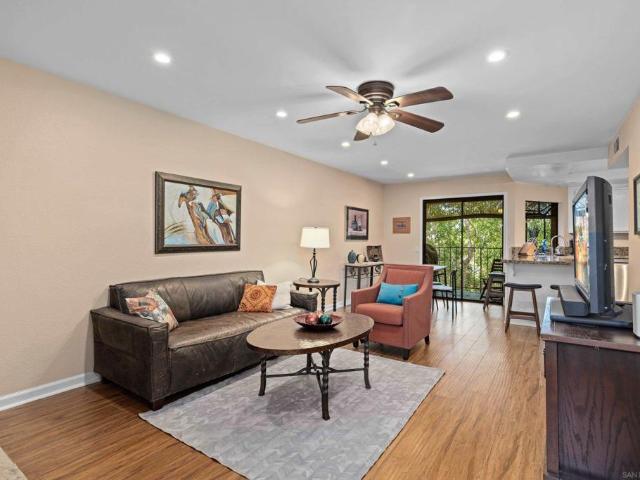 2849 E St 21