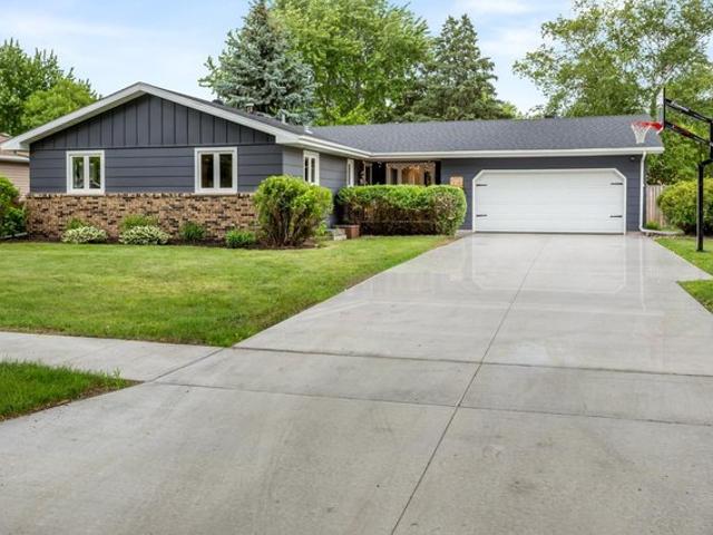 2849 Hickory St N, Fargo, ND 58102