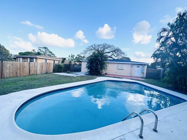 2849 SW 8th St, Fort Lauderdale, FL 33312