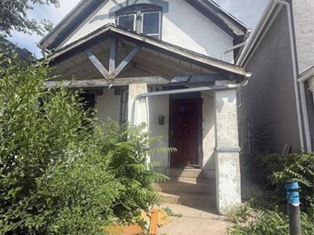 2840 Arapahoe St, Denver, CO 80205