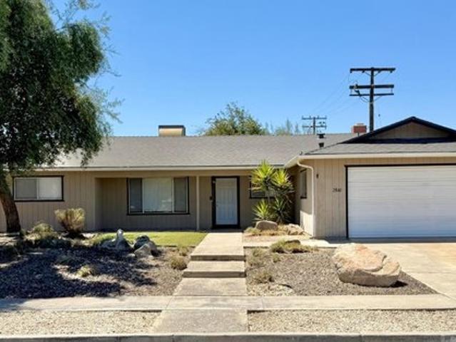2840 Julia Cir, Hanford, CA 93230