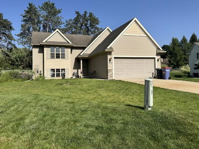2840 Stonewood Ct NW, Grand Rapids, MI 49504