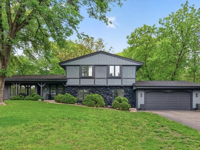 2841 Mayfield Rd, Minnetonka, MN 55391