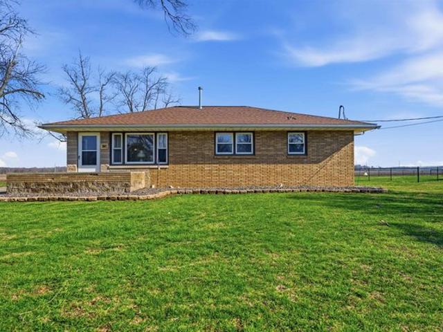 2841 Allentown Rd, Pekin, IL 61554