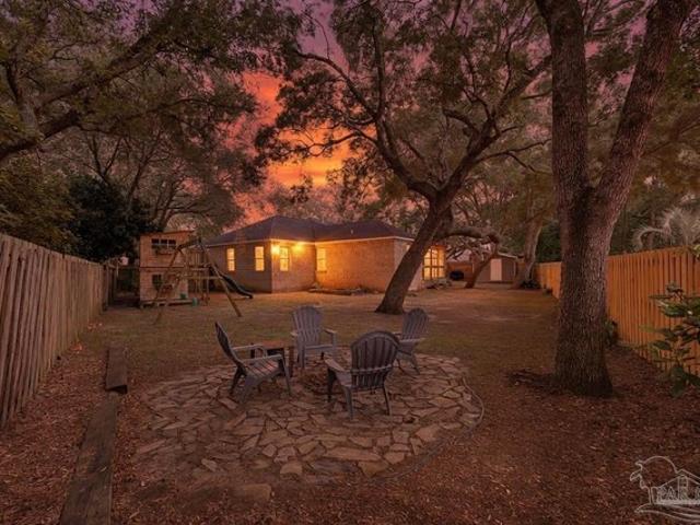 2841 Winners Cir Dr, Navarre, FL 32566