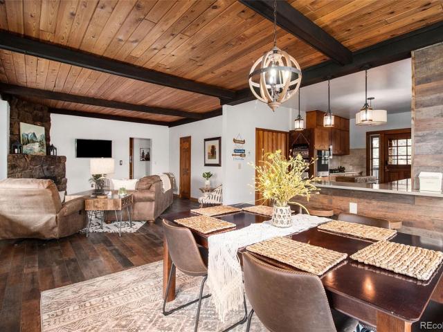 28433 Kinnikinnick Road # Upper
