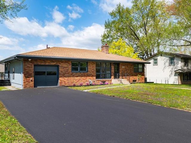 2843 Churchill St, Roseville, MN 55113