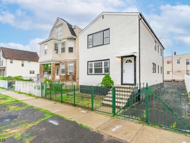 284 2Nd Ave