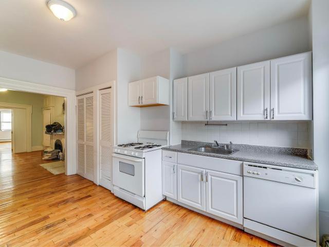 284 7Th St