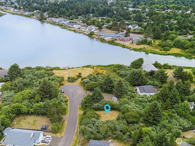 284 Captains Court SW