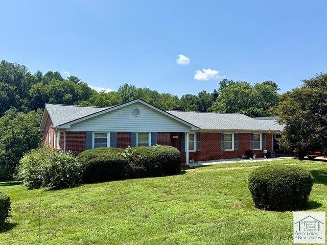284 Devonshire Dr, Ridgeway, VA 24148