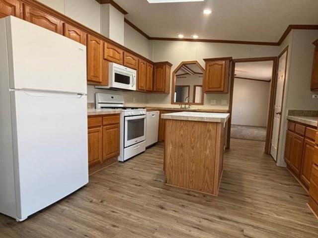 284 Jaclyn Blvd, White Lake, MI 48386