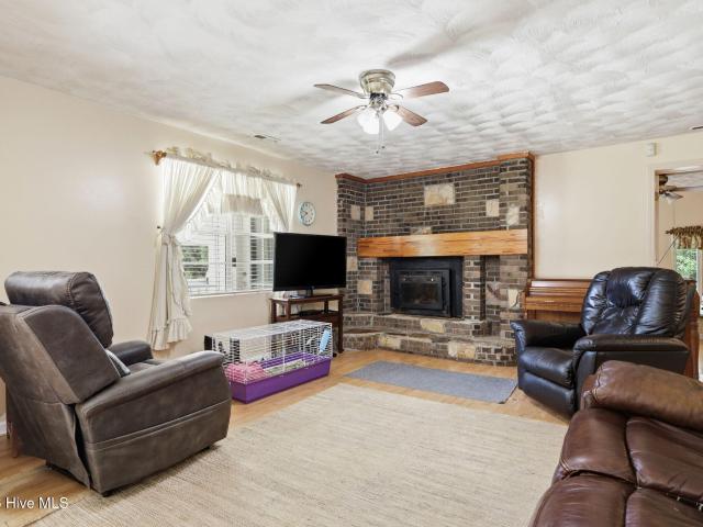 284 Laurel Road