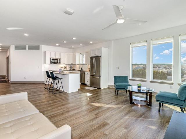 284 Manhattan Boulevard 2