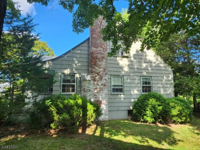 284 Manning Ave