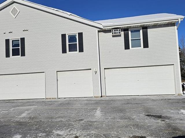 284 Minz Park Cir Apt 4, West Bend, WI 53095