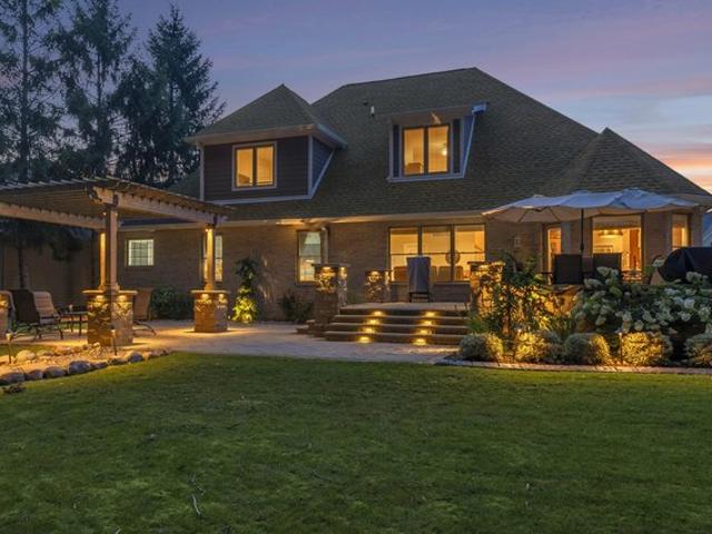 284 Muirfield Dr, Valparaiso, IN 46385