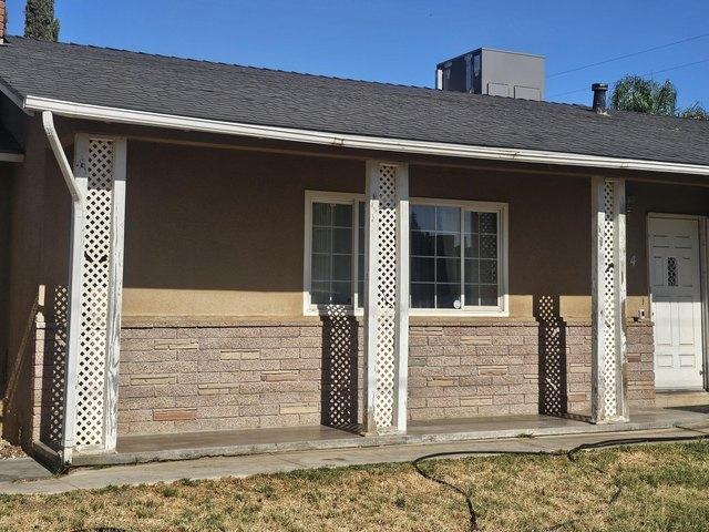 284 N Walch St, Porterville, CA 93257