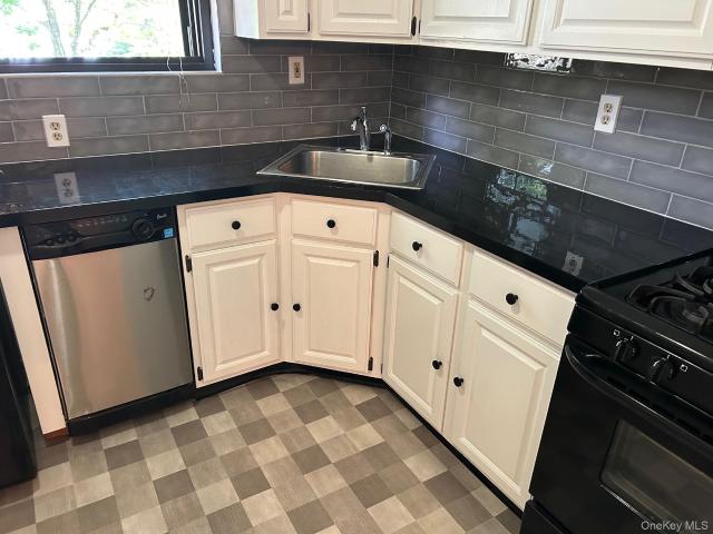 284 Sneden Place W 284