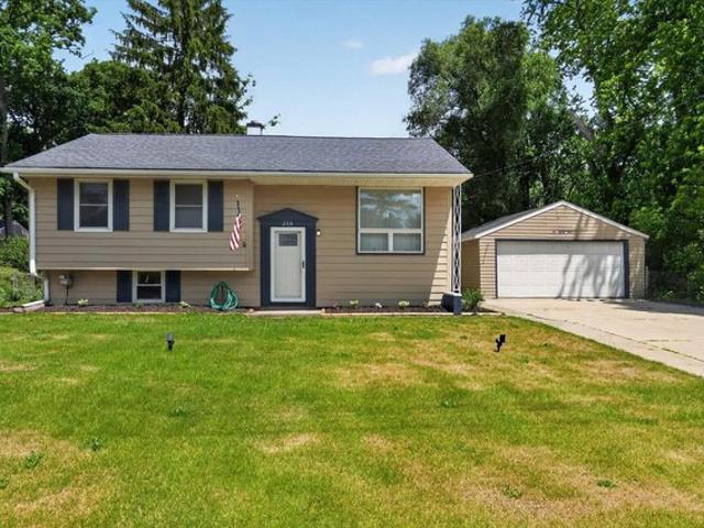 284 Stanford Ln, Jackson, MI 49203