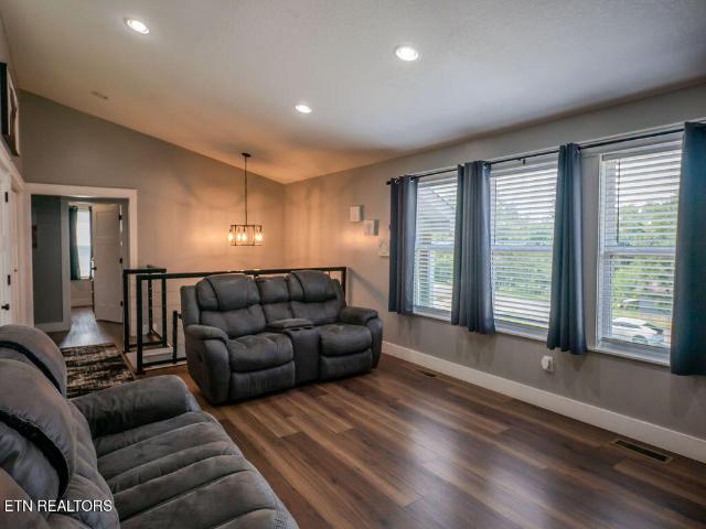 284 Sweetsprings Rd