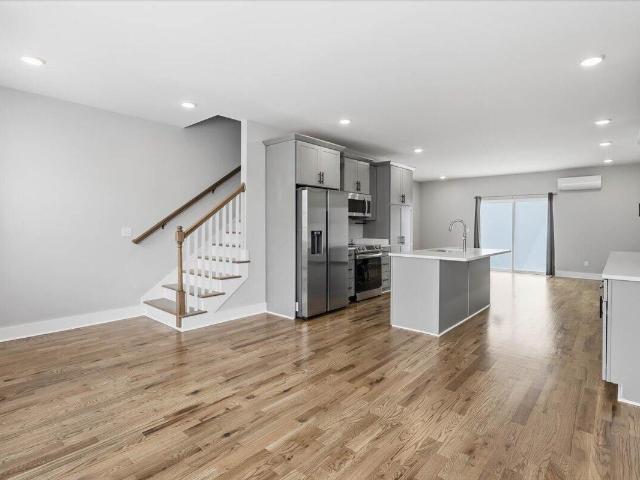284 W 16th Street