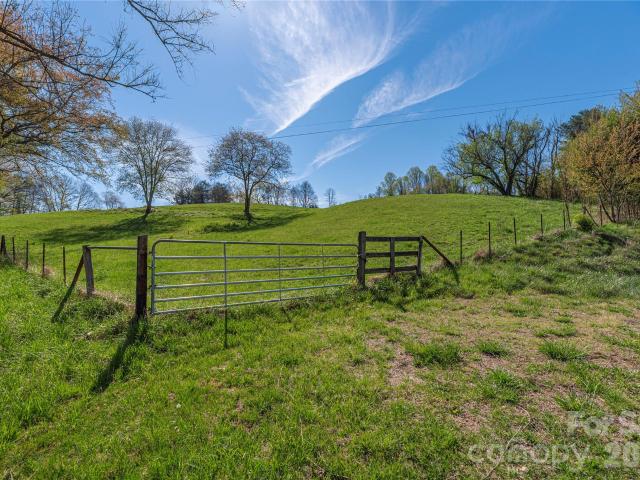 284 Woodland Church Road