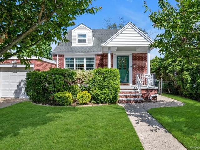 284 Whitehall Rd S, Garden City, NY 11530