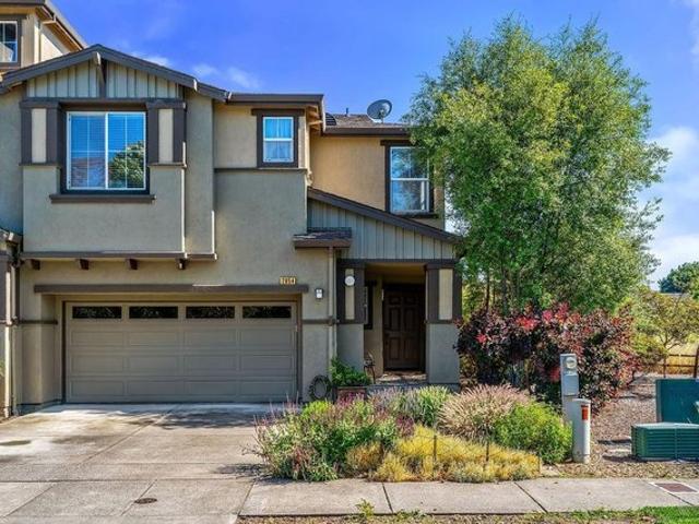 2854 Pearblossom Dr, Santa Rosa, CA 95407