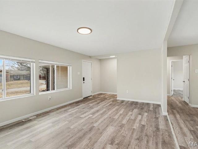 2855 Devonshire Dr, Florissant, MO 63033 | MLS #26007
