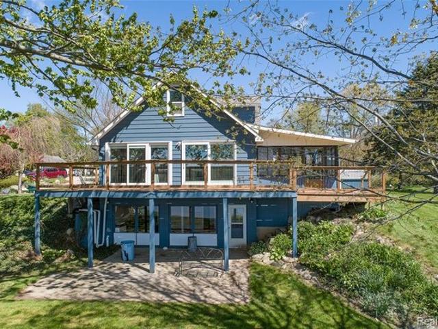 2855 Farmers Creek Rd, Metamora Vlg, MI 48455