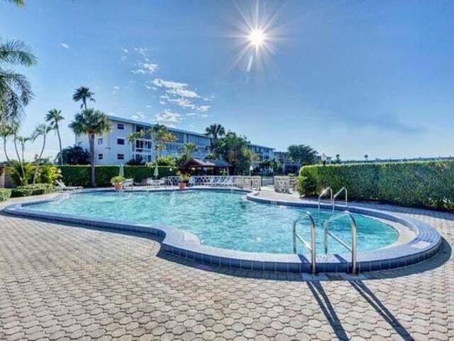 2855 Garden Dr S Apt 203, Palm Springs, FL 33461