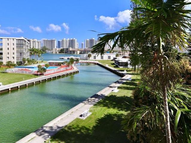 2855 Leonard Dr #H406, Aventura, FL 33160