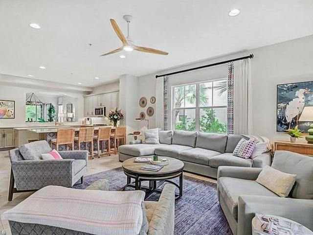 2855 Tiburon Blvd E Apt 102, Naples, FL 34109