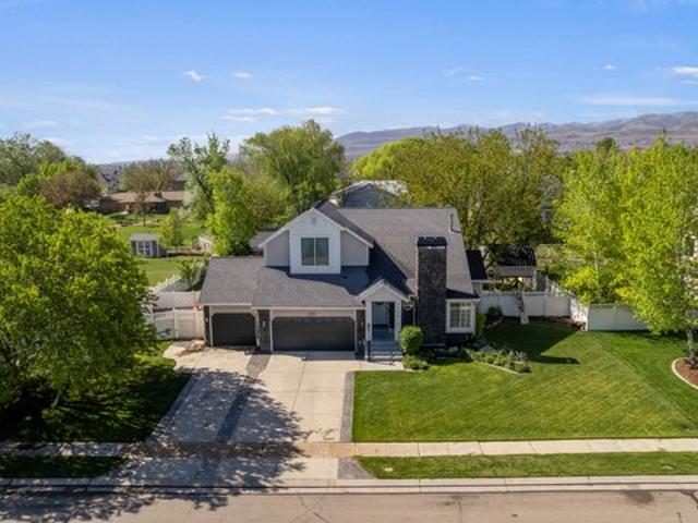 2855 W Golden Meadow Dr, Riverton, UT 84065