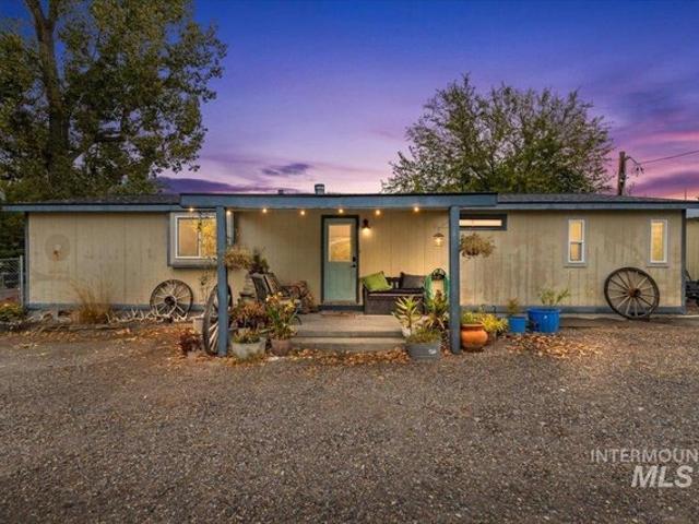 28568 Hyde St, Bruneau, ID 83604