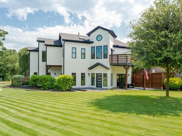 2856 Peninsula Dr, Grapevine, TX 76051