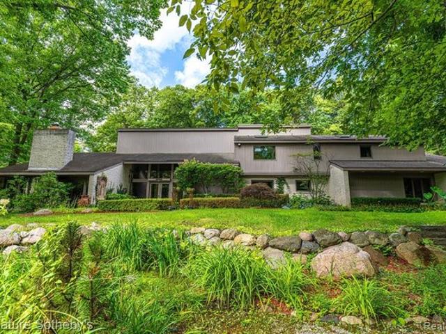 28575 Danvers Ct, Farmington Hills, MI 48334