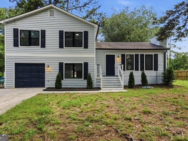 2857 Cherokee Cv, Stone Mountain, GA 30087