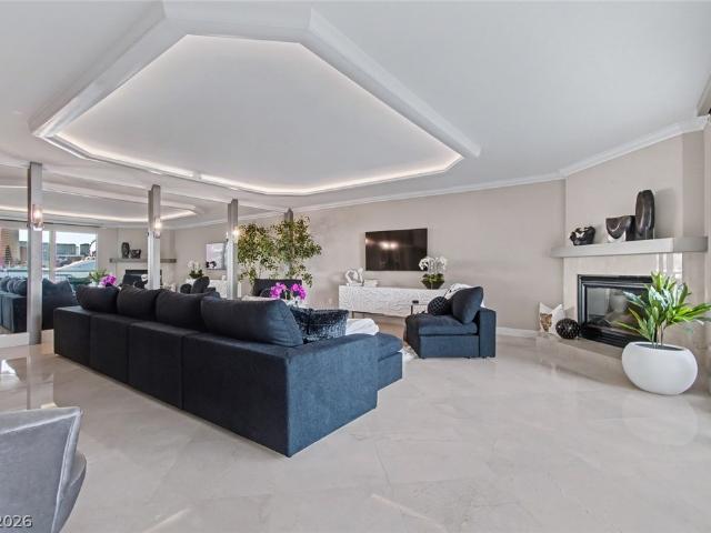 2857 PARADISE Road 1002