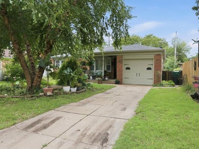 2857 S Larkin Dr, Wichita, KS 67216