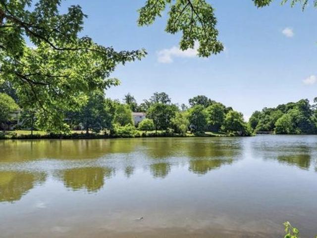 2857 Yarling Ct, Falls Church, VA 22042