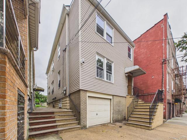 2858 E 197th Street