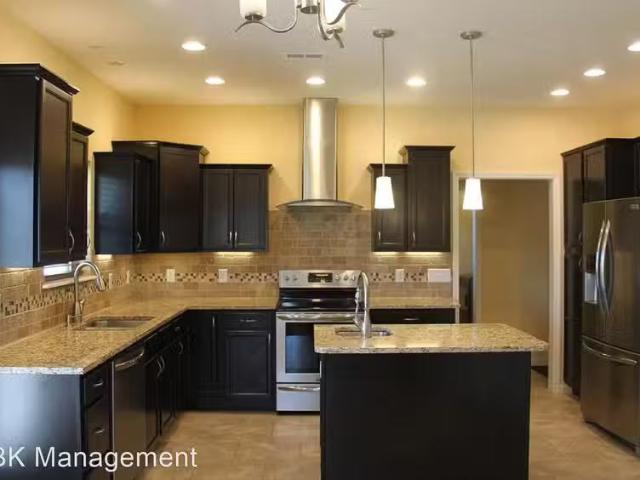 2858 Grackle Lane 2858 Grackle Ln