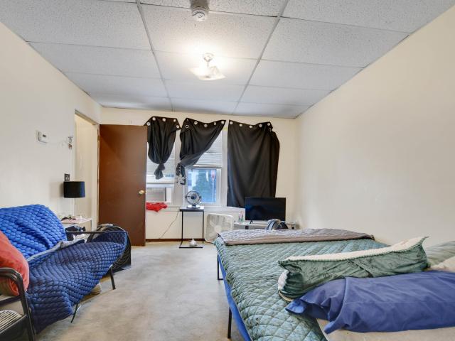2858 W 38th Place