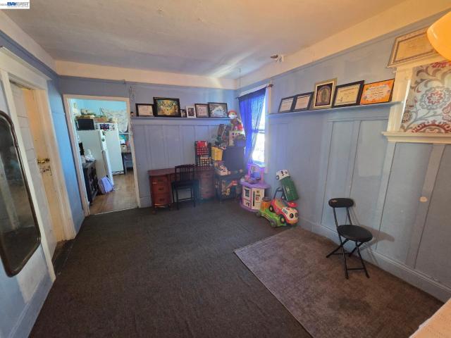 2859 E 9th Street