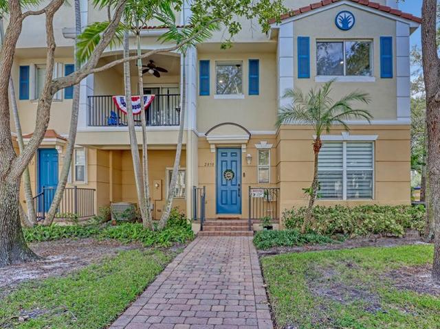 2850 S Oasis Dr, Boynton Beach, FL 33426